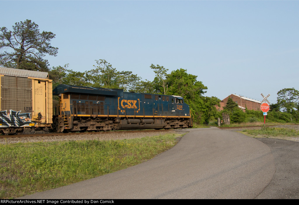 CSXT 783 Leads M218-21 at Iona Island